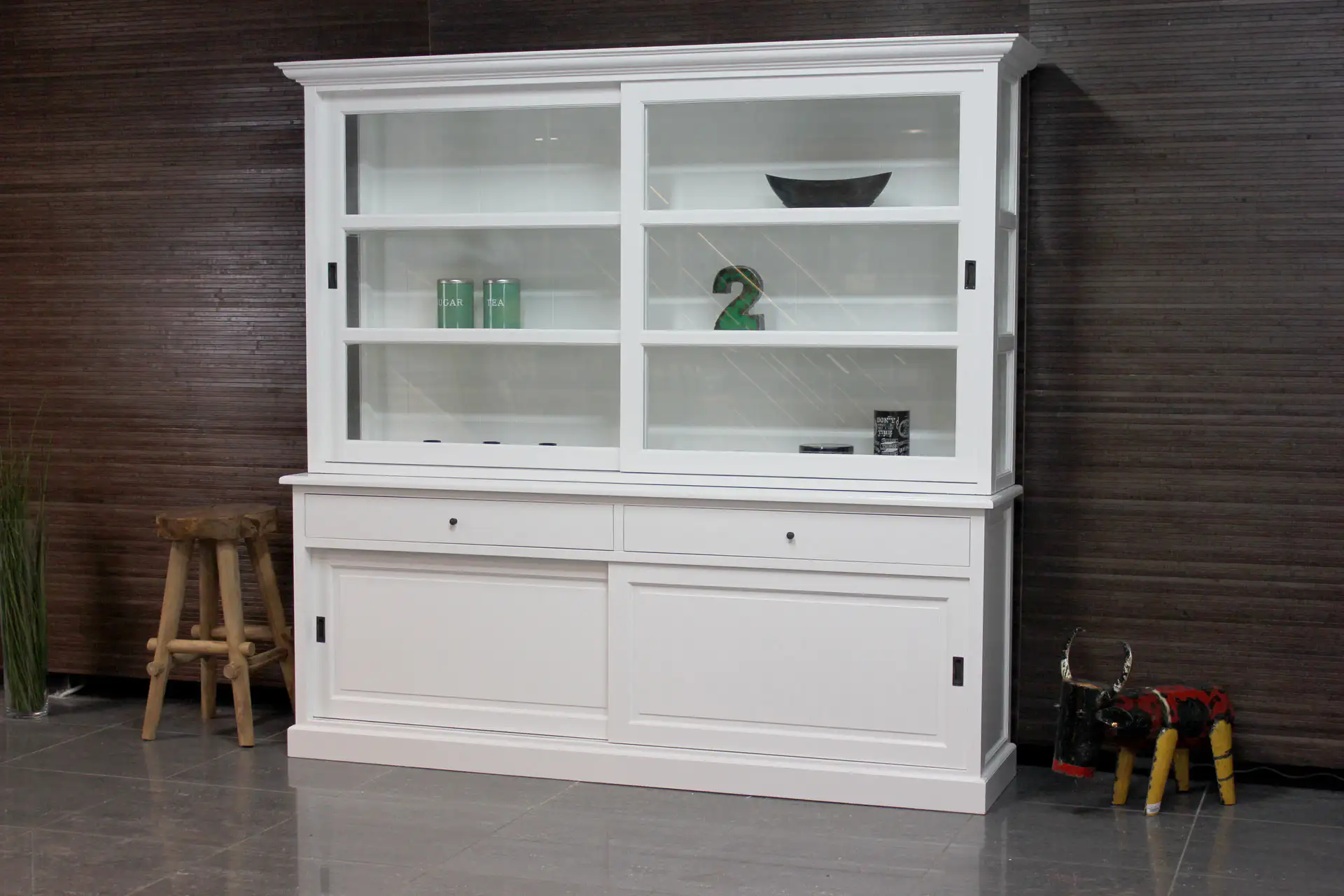 Luas 230-250L SW | moderne witte vitrinekast in stijlvol spierwit